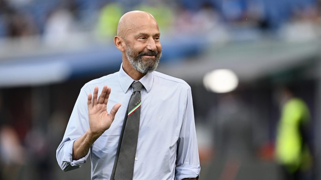 Italia Inghilterra, svelata la maglia speciale per Vialli - FOTO