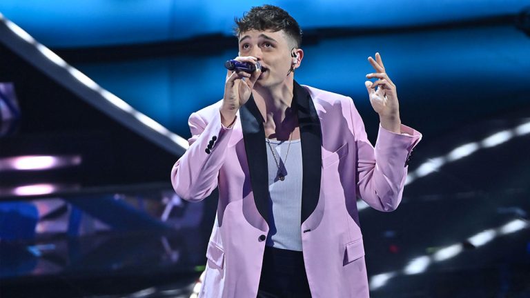 Sampdoria, emozioni alle stelle per il cantante Olly dopo la vittoria ...